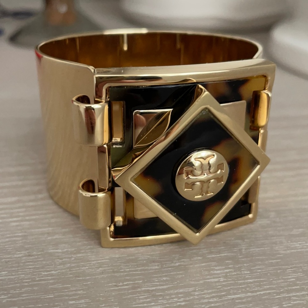 Tory Burch Tortoise Shell And Gold Emblem Cuff - Gem